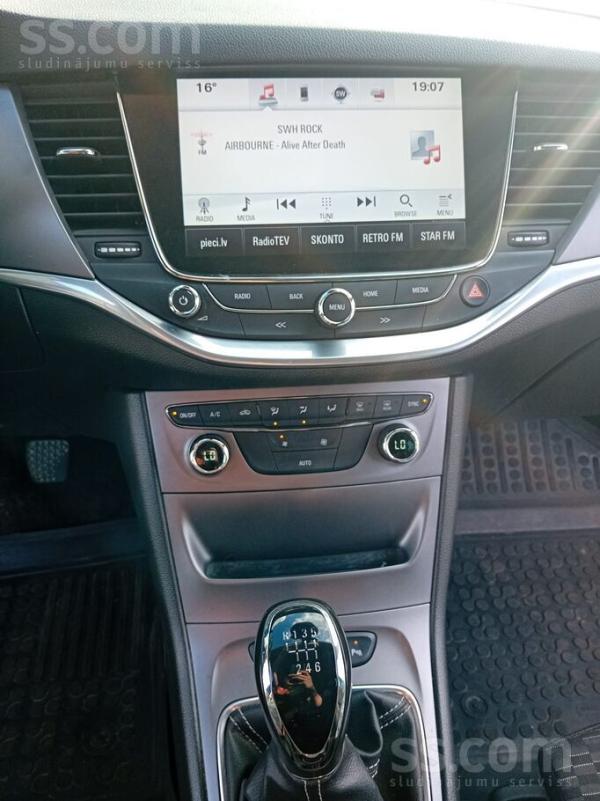 Grey Opel Astra 2016 in Riga, with an engine capacity of 1.60 L and mileage of 177 thousand km for 4999 €, photo 6 on AUTOMOTO.COM.LV