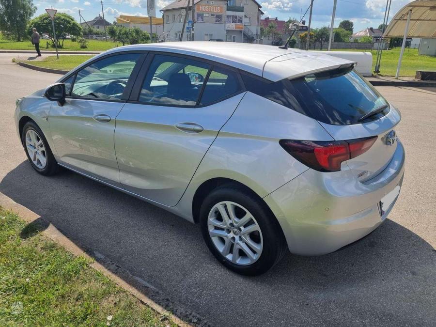 Grey Opel Astra 2016 in Taurage, with an engine capacity of 1.60 L and mileage of 176 thousand km for 6300 €, photo 4 on AUTOMOTO.COM.LV