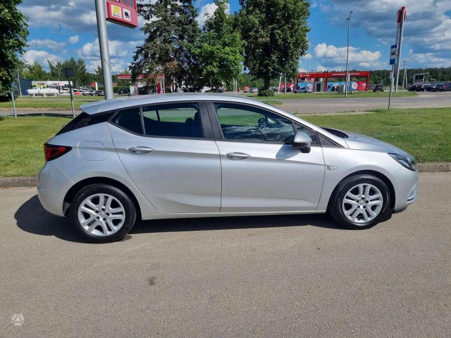 Grey Opel Astra 2016 in Taurage, with an engine capacity of 1.60 L and mileage of 176 thousand km for 6300 €, photo 9 on AUTOMOTO.COM.LV