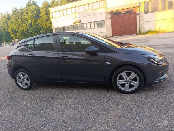 Grey Opel Astra 2016 in Rokiskis, with an engine capacity of 1.60 L and mileage of 227 thousand km for 5250 €, photo 6 on AUTOMOTO.COM.LV