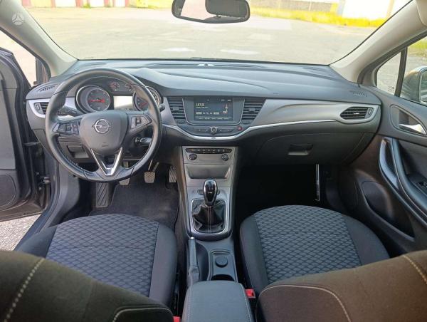 Grey Opel Astra 2016 in Rokiskis, with an engine capacity of 1.60 L and mileage of 227 thousand km for 5250 €, photo 9 on AUTOMOTO.COM.LV