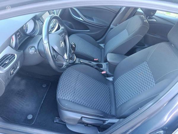 Grey Opel Astra 2016 in Rokiskis, with an engine capacity of 1.60 L and mileage of 227 thousand km for 5250 €, photo 10 on AUTOMOTO.COM.LV