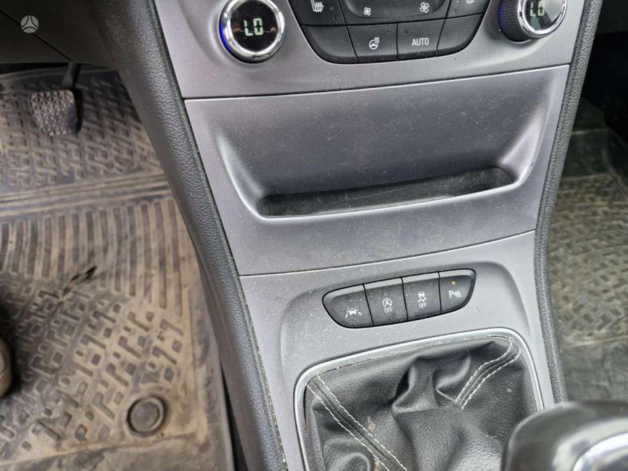 Pelēks Opel Astra 2016 Marijampole, ar dzinēja tilpumu 1.40 L un nobraukumu 198 tūkst. km par 4100 €, foto 7 vietnē AUTOMOTO.COM.LV