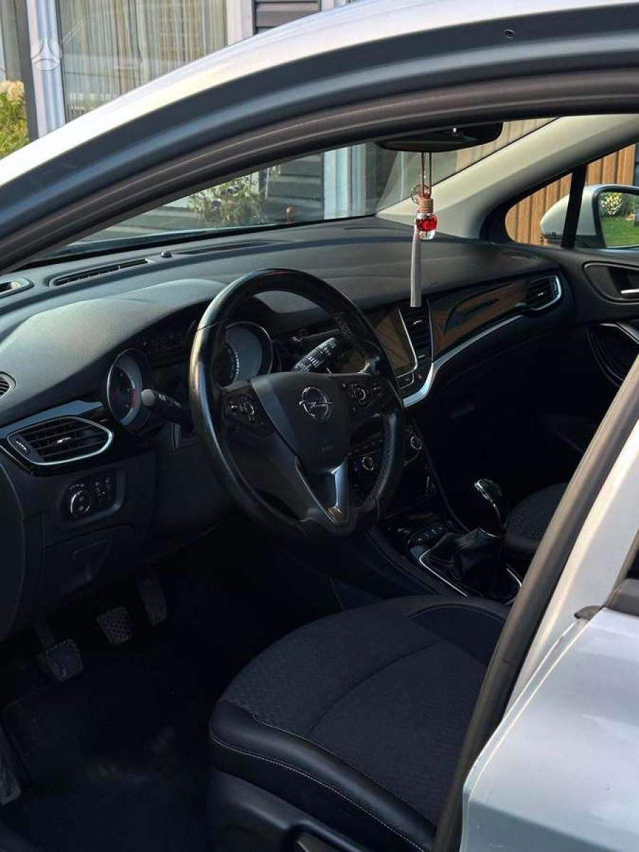 Grey Opel Astra 2016 in Trakai, with an engine capacity of 1.60 L and mileage of 196 thousand km for 5300 €, photo 7 on AUTOMOTO.COM.LV