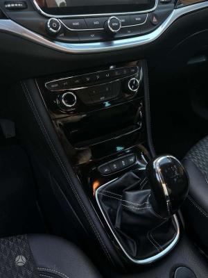 Grey Opel Astra 2016 in Trakai, with an engine capacity of 1.60 L and mileage of 196 thousand km for 5300 €, photo 8 on AUTOMOTO.COM.LV