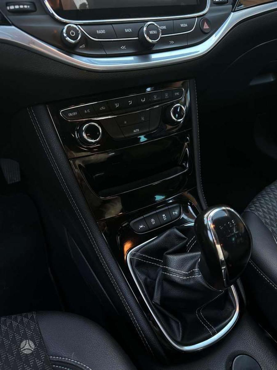 Grey Opel Astra 2016 in Trakai, with an engine capacity of 1.60 L and mileage of 196 thousand km for 5300 €, photo 8 on AUTOMOTO.COM.LV