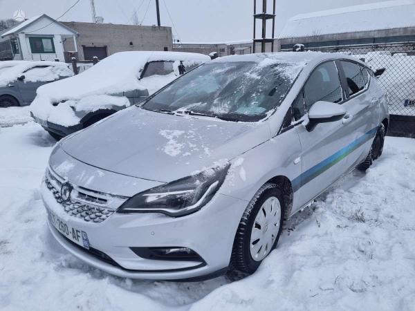 Grey Opel Astra 2017 in Taurage, with an engine capacity of 1.60 L and mileage of 175 thousand km for 4600 €, photo 1 on AUTOMOTO.COM.LV