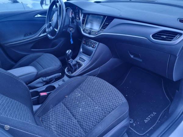 Grey Opel Astra 2017 in Taurage, with an engine capacity of 1.60 L and mileage of 175 thousand km for 4600 €, photo 5 on AUTOMOTO.COM.LV