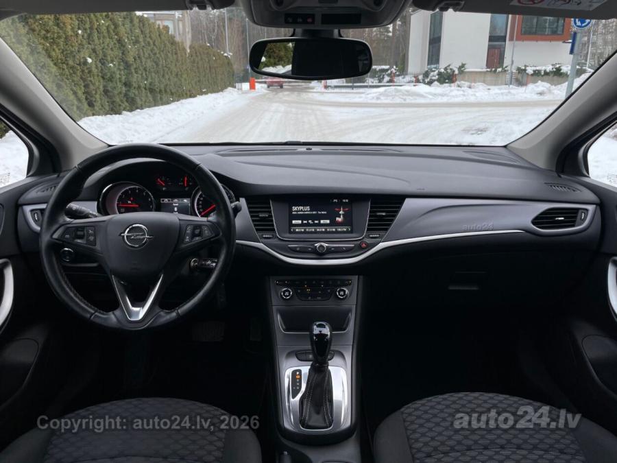 Grey Opel Astra 2017 in Tallinn, with an engine capacity of 1.40 L and mileage of 44 thousand km for 10900 €, photo 11 on AUTOMOTO.COM.LV