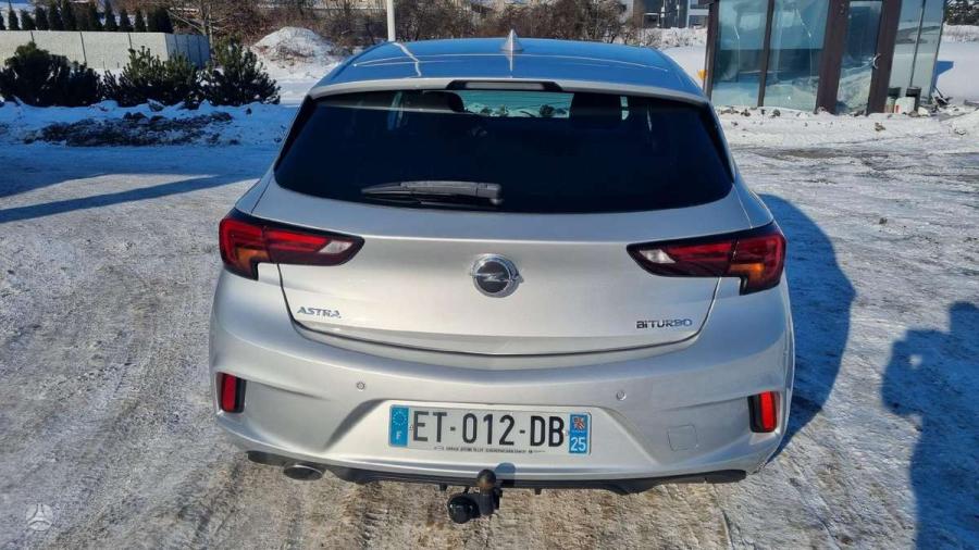 Grey Opel Astra 2017 in Taurage, with an engine capacity of 1.60 L and mileage of 147 thousand km for 6700 €, photo 6 on AUTOMOTO.COM.LV