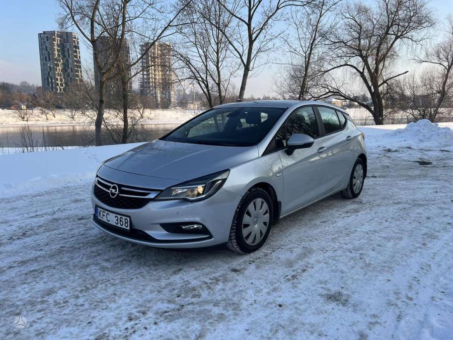 Grey Opel Astra 2018 in Kaunas, with an engine capacity of 1.60 L and mileage of 124 thousand km for 6400 €, photo 1 on AUTOMOTO.COM.LV