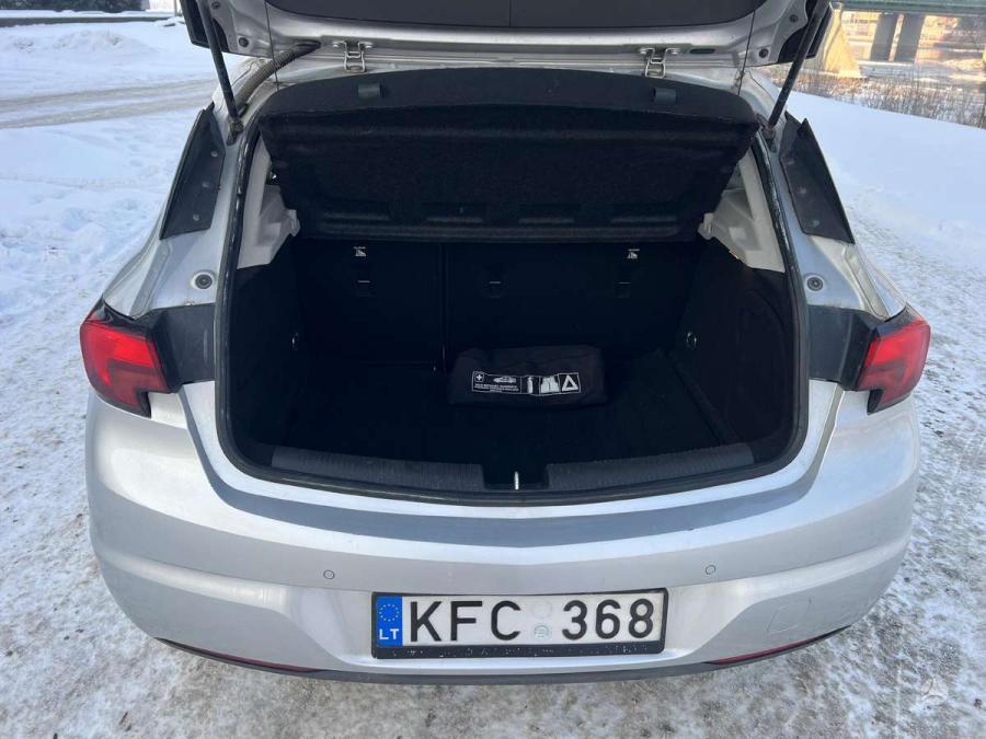 Grey Opel Astra 2018 in Kaunas, with an engine capacity of 1.60 L and mileage of 124 thousand km for 6400 €, photo 6 on AUTOMOTO.COM.LV