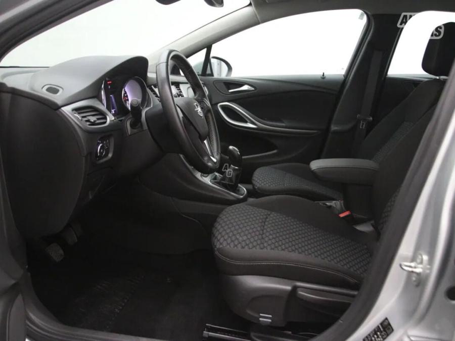 Серый Опель Астра 2018 в Вильнюс, объемом двигателя 1.60 л и пробегом 92 тыс. км за 9599 €, фото 5 на AUTOMOTO.COM.LV