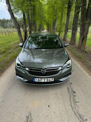 Grey Opel Astra 2018 in Birzai, with an engine capacity of 1.60 L and mileage of 220 thousand km for 8400 €, photo 4 on AUTOMOTO.COM.LV