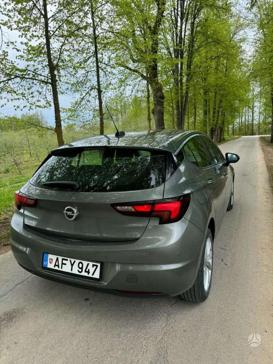 Grey Opel Astra 2018 in Birzai, with an engine capacity of 1.60 L and mileage of 220 thousand km for 8400 €, photo 5 on AUTOMOTO.COM.LV