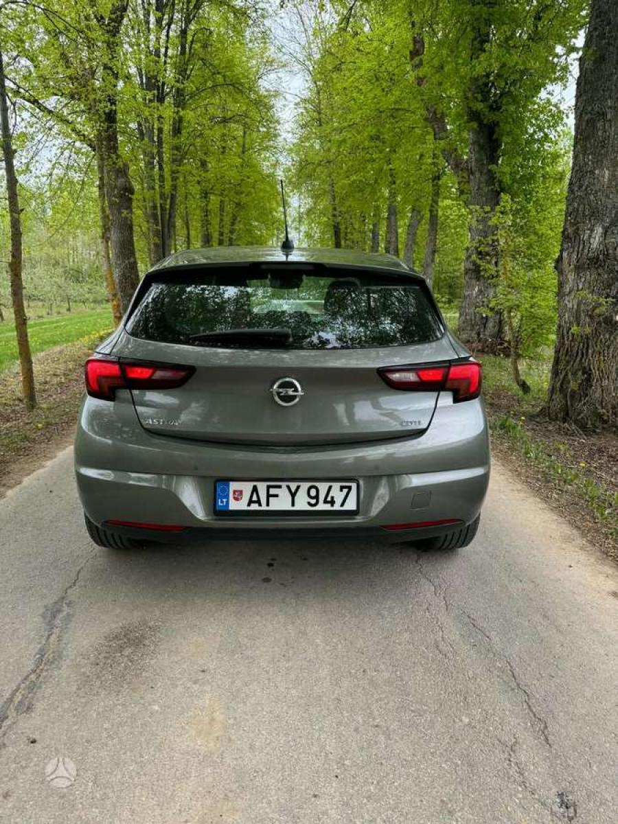 Grey Opel Astra 2018 in Birzai, with an engine capacity of 1.60 L and mileage of 220 thousand km for 8400 €, photo 9 on AUTOMOTO.COM.LV