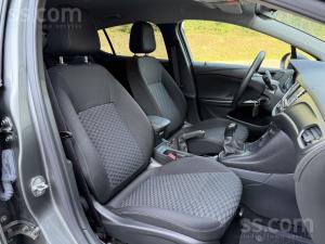 Grey Opel Astra 2019 in Riga, with an engine capacity of 1.40 L and mileage of 64 thousand km for 8450 €, photo 10 on AUTOMOTO.COM.LV