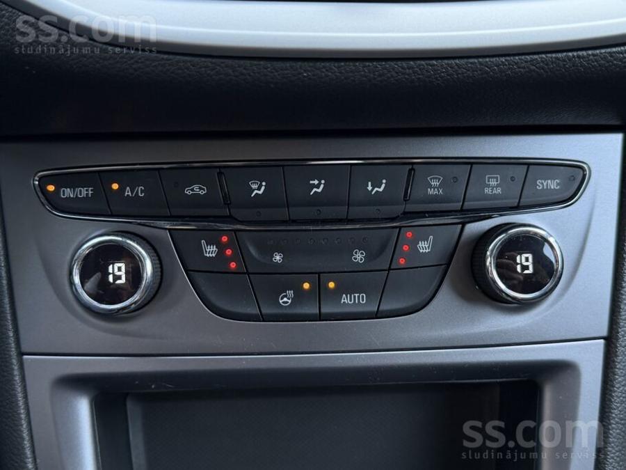 Grey Opel Astra 2019 in Riga, with an engine capacity of 1.40 L and mileage of 64 thousand km for 8450 €, photo 13 on AUTOMOTO.COM.LV