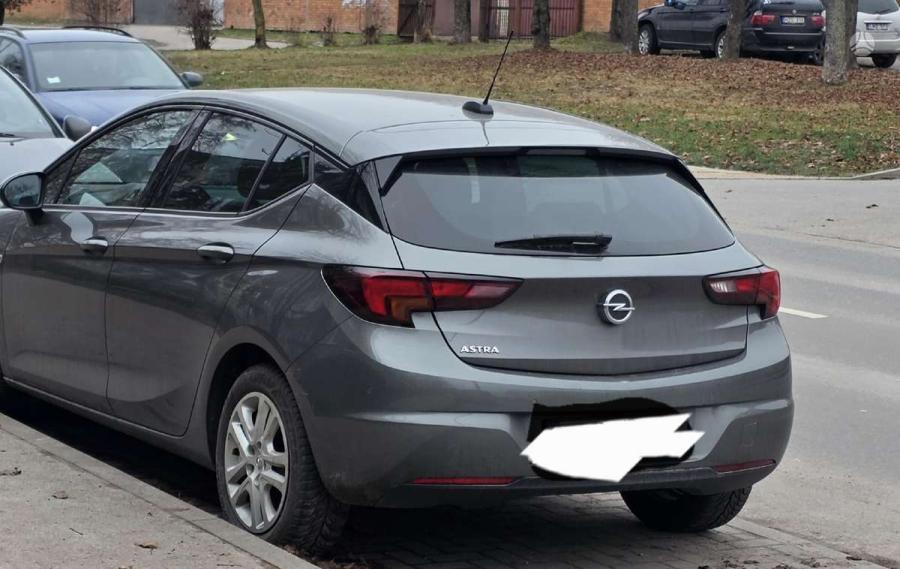 Grey Opel Astra 2020 in Kaunas, with an engine capacity of 1.20 L and mileage of 94 thousand km for 9300 €, photo 1 on AUTOMOTO.COM.LV