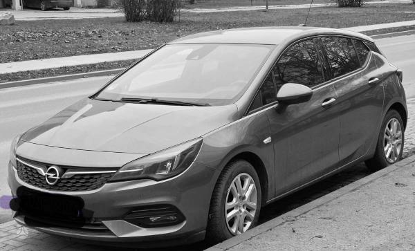 Grey Opel Astra 2020 in Kaunas, with an engine capacity of 1.20 L and mileage of 94 thousand km for 9300 €, photo 2 on AUTOMOTO.COM.LV