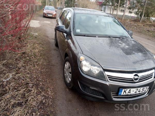 Grey Opel Astra 2010 in Jurmala, with an engine capacity of 1.30 L and mileage of 340 thousand km for 1550 €, photo 2 on AUTOMOTO.COM.LV