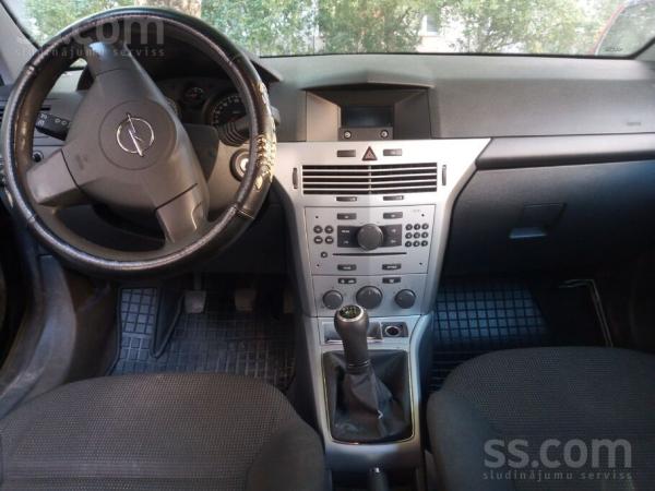 Grey Opel Astra 2010 in Jurmala, with an engine capacity of 1.30 L and mileage of 340 thousand km for 1550 €, photo 6 on AUTOMOTO.COM.LV