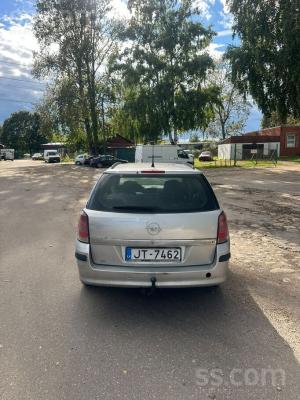 Grey Opel Astra 2005 in Riga, with an engine capacity of 1.60 L and mileage of 233 thousand km for 1100 €, photo 3 on AUTOMOTO.COM.LV