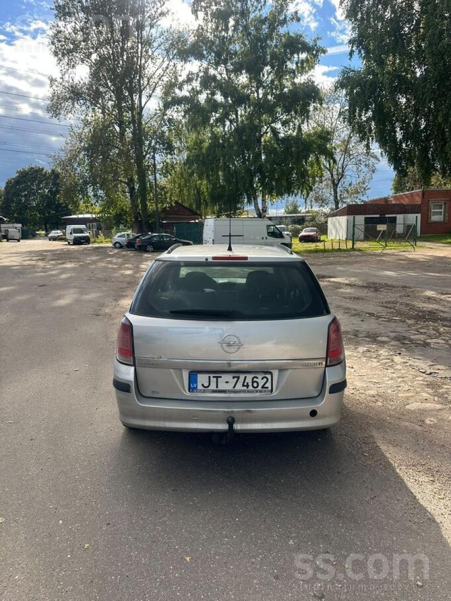 Grey Opel Astra 2005 in Riga, with an engine capacity of 1.60 L and mileage of 233 thousand km for 1100 €, photo 3 on AUTOMOTO.COM.LV