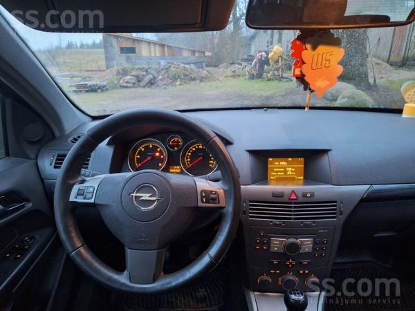 Grey Opel Astra 2006 in Aizkraukle, with an engine capacity of 1.70 L and mileage of 358 thousand km for 1100 €, photo 5 on AUTOMOTO.COM.LV