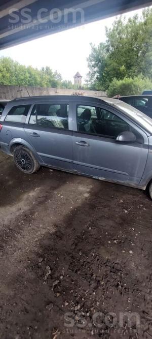 Grey Opel Astra 2007 in Riga, with an engine capacity of 1.90 L and mileage of 300 thousand km for 350 €, photo  on AUTOMOTO.COM.LV