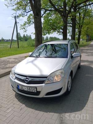 Grey Opel Astra 2008 in Riga, with an engine capacity of 1.70 L and mileage of 294 thousand km for 1590 €, photo 1 on AUTOMOTO.COM.LV