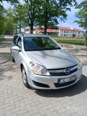 Grey Opel Astra 2008 in Riga, with an engine capacity of 1.70 L and mileage of 294 thousand km for 1590 €, photo 2 on AUTOMOTO.COM.LV