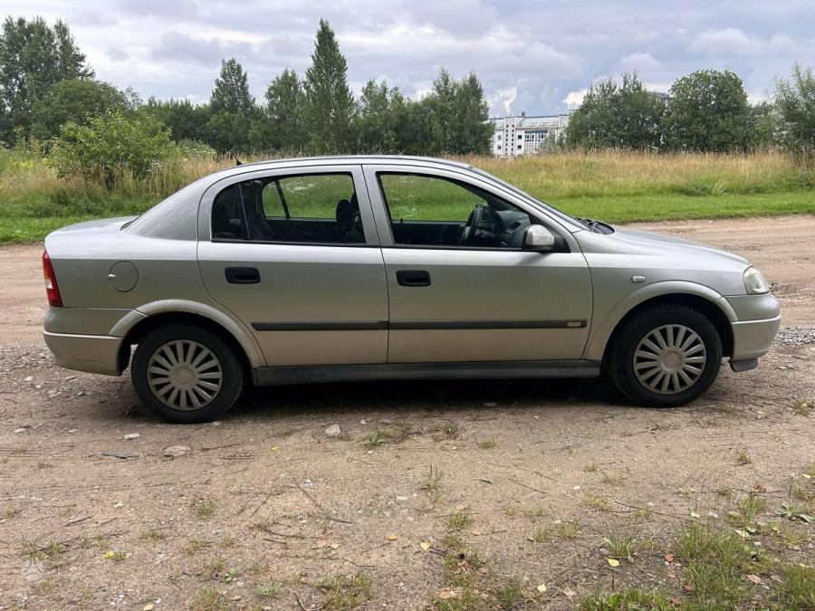 Grey Opel Astra 1999 in Vilnius, with an engine capacity of 1.60 L and mileage of 220 thousand km for 550 €, photo 9 on AUTOMOTO.COM.LV
