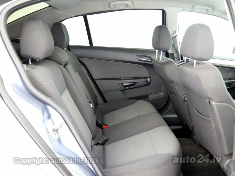 Pelēks Opel Astra 2007 Tallina, ar dzinēja tilpumu 1.60 L un nobraukumu 133 tūkst. km par 1799 €, foto 8 vietnē AUTOMOTO.COM.LV