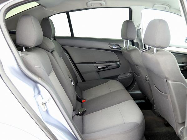 Pelēks Opel Astra 2007 Tallina, ar dzinēja tilpumu 1.60 L un nobraukumu 133 tūkst. km par 1799 €, foto 7 vietnē AUTOMOTO.COM.LV