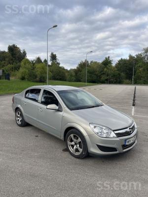 Grey Opel Astra 2007 in Riga, with an engine capacity of 1.60 L and mileage of 186 thousand km for 1300 €, photo 3 on AUTOMOTO.COM.LV