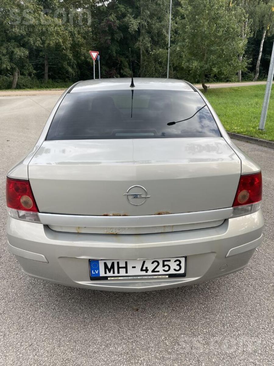 Grey Opel Astra 2007 in Riga, with an engine capacity of 1.60 L and mileage of 186 thousand km for 1300 €, photo 7 on AUTOMOTO.COM.LV