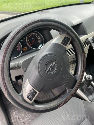 Grey Opel Astra 2007 in Riga, with an engine capacity of 1.60 L and mileage of 186 thousand km for 1300 €, photo 8 on AUTOMOTO.COM.LV