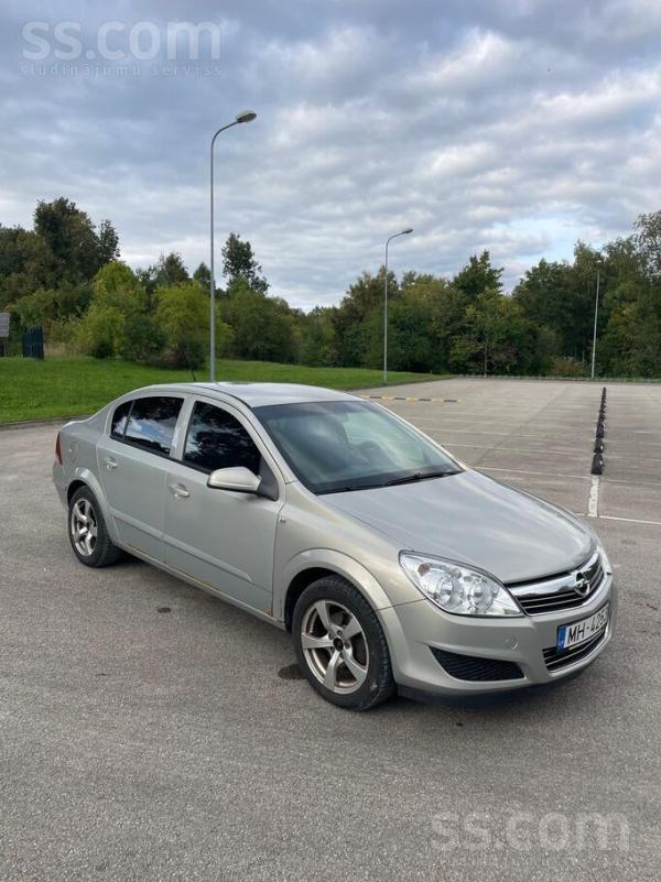 Pelēks Opel Astra 2007 Dobele, ar dzinēja tilpumu 1.60 L un nobraukumu 186 tūkst. km par 970 €, foto 1 vietnē AUTOMOTO.COM.LV
