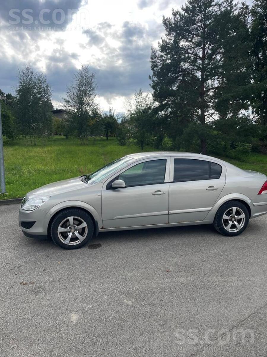 Pelēks Opel Astra 2007 Dobele, ar dzinēja tilpumu 1.60 L un nobraukumu 186 tūkst. km par 970 €, foto 3 vietnē AUTOMOTO.COM.LV