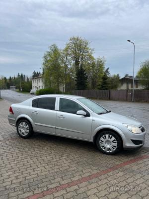 Grey Opel Astra 2008 in Tallinn, with an engine capacity of 1.60 L and mileage of 233 thousand km for 1500 €, photo  on AUTOMOTO.COM.LV