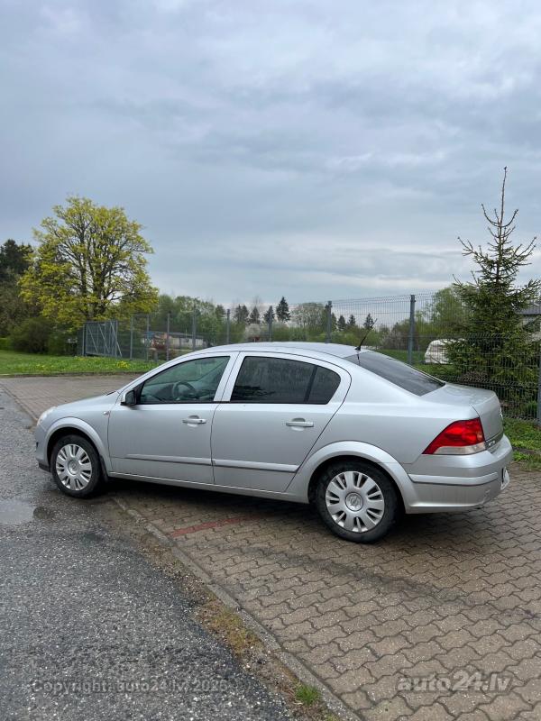 Pelēks Opel Astra 2008 Tallina, ar dzinēja tilpumu 1.60 L un nobraukumu 233 tūkst. km par 1500 €, foto 3 vietnē AUTOMOTO.COM.LV
