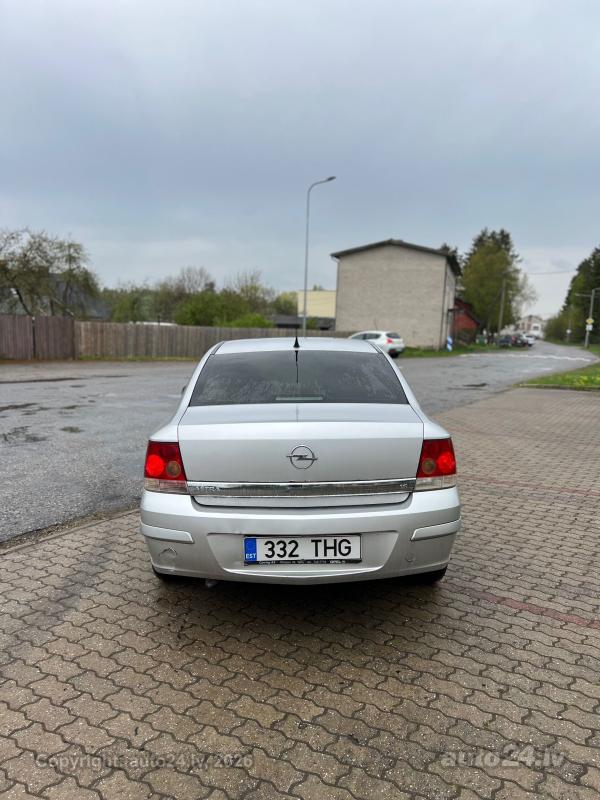 Pelēks Opel Astra 2008 Tallina, ar dzinēja tilpumu 1.60 L un nobraukumu 233 tūkst. km par 1500 €, foto 4 vietnē AUTOMOTO.COM.LV