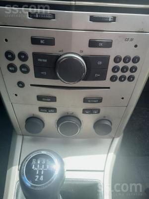 Grey Opel Astra 2008 in Preili, with an engine capacity of 1.60 L and mileage of 247 thousand km for 1980 €, photo 6 on AUTOMOTO.COM.LV