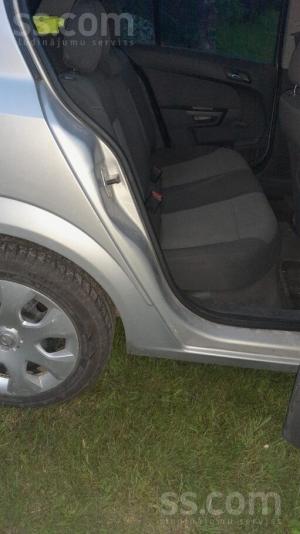 Grey Opel Astra 2008 in Preili, with an engine capacity of 1.60 L and mileage of 247 thousand km for 1980 €, photo 7 on AUTOMOTO.COM.LV