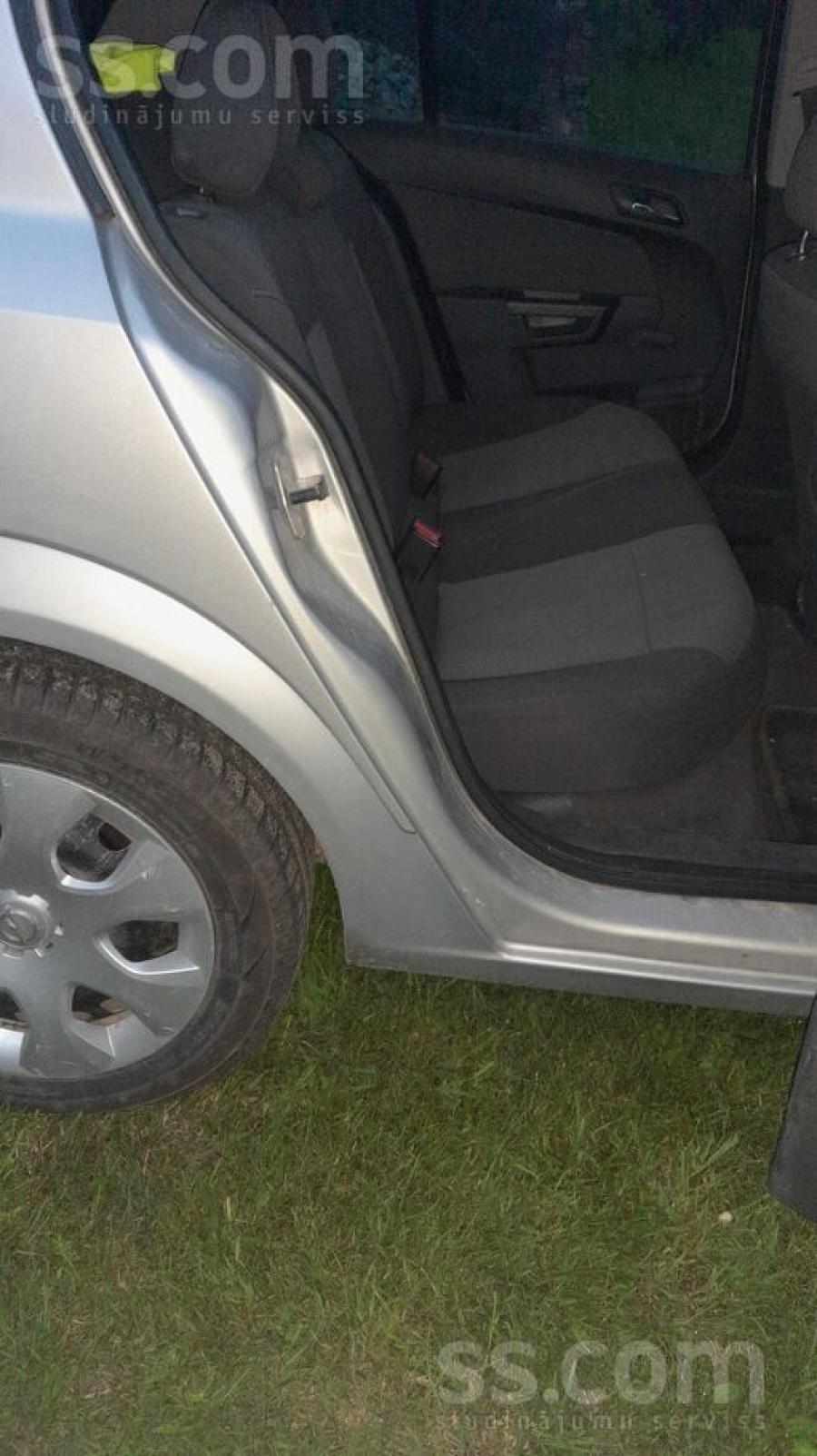 Grey Opel Astra 2008 in Preili, with an engine capacity of 1.60 L and mileage of 247 thousand km for 1980 €, photo 7 on AUTOMOTO.COM.LV