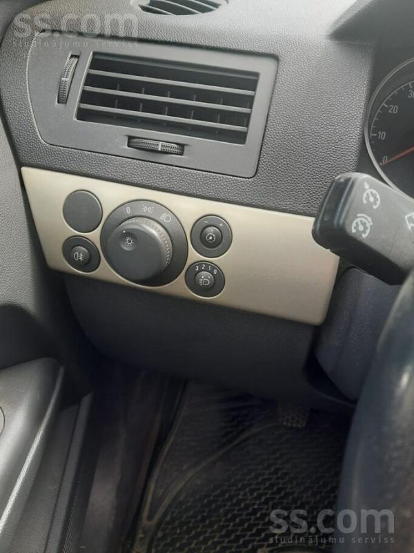 Grey Opel Astra 2008 in Preili, with an engine capacity of 1.60 L and mileage of 247 thousand km for 1980 €, photo 8 on AUTOMOTO.COM.LV