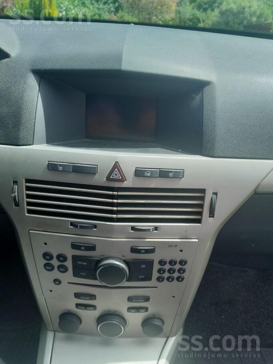 Grey Opel Astra 2008 in Preili, with an engine capacity of 1.60 L and mileage of 247 thousand km for 1980 €, photo 12 on AUTOMOTO.COM.LV