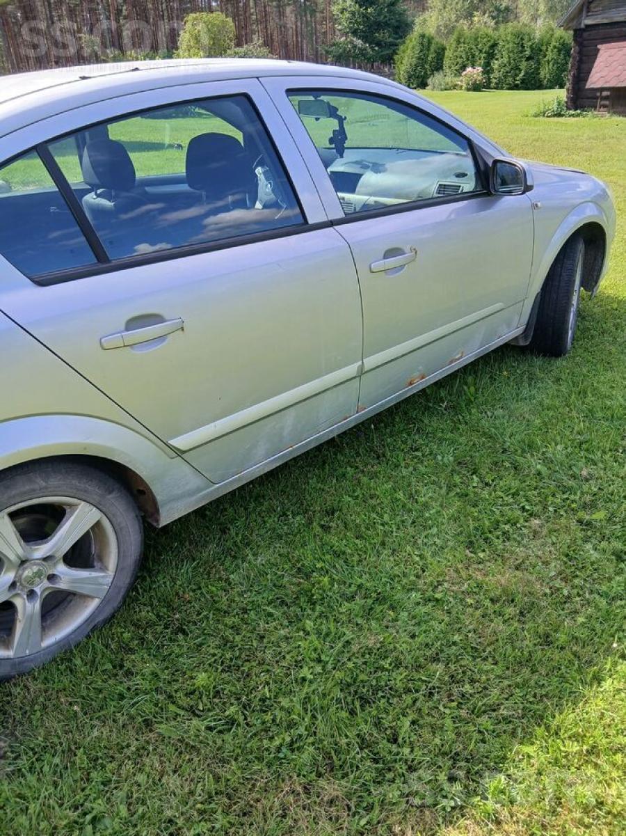 Pelēks Opel Astra 2008 Jelgava, ar dzinēja tilpumu 1.60 L un nobraukumu 271 tūkst. km par 600 €, foto 3 vietnē AUTOMOTO.COM.LV