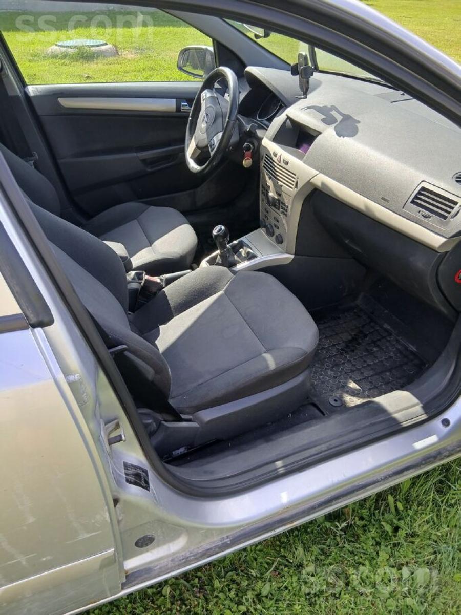 Pelēks Opel Astra 2008 Jelgava, ar dzinēja tilpumu 1.60 L un nobraukumu 271 tūkst. km par 600 €, foto 4 vietnē AUTOMOTO.COM.LV